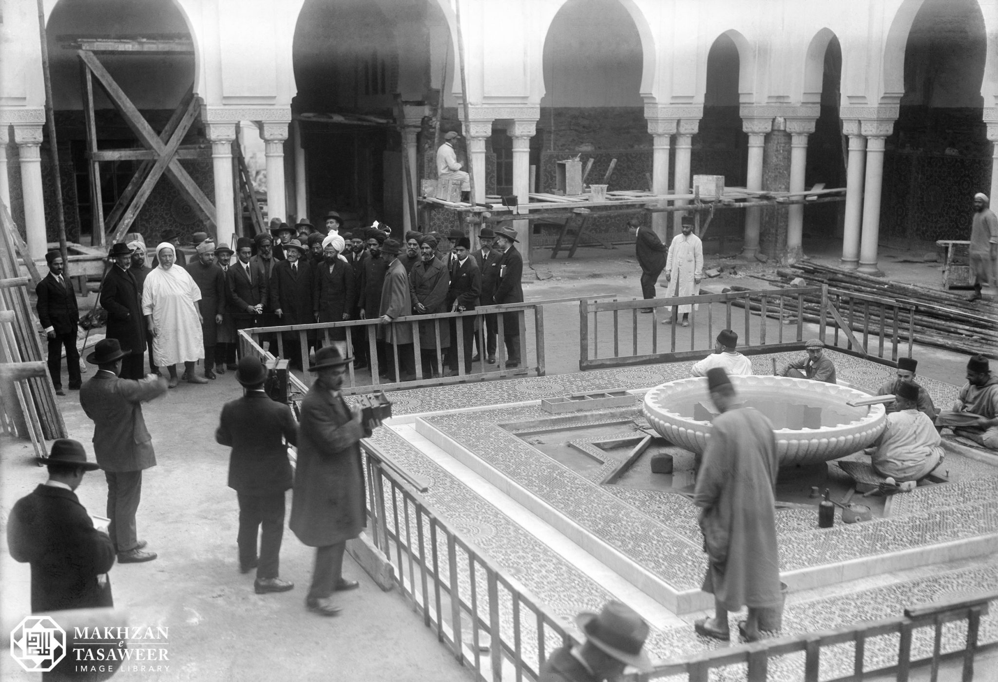 Moments From History – The First Adhan And Namaz In Paris - Tariq Magazine